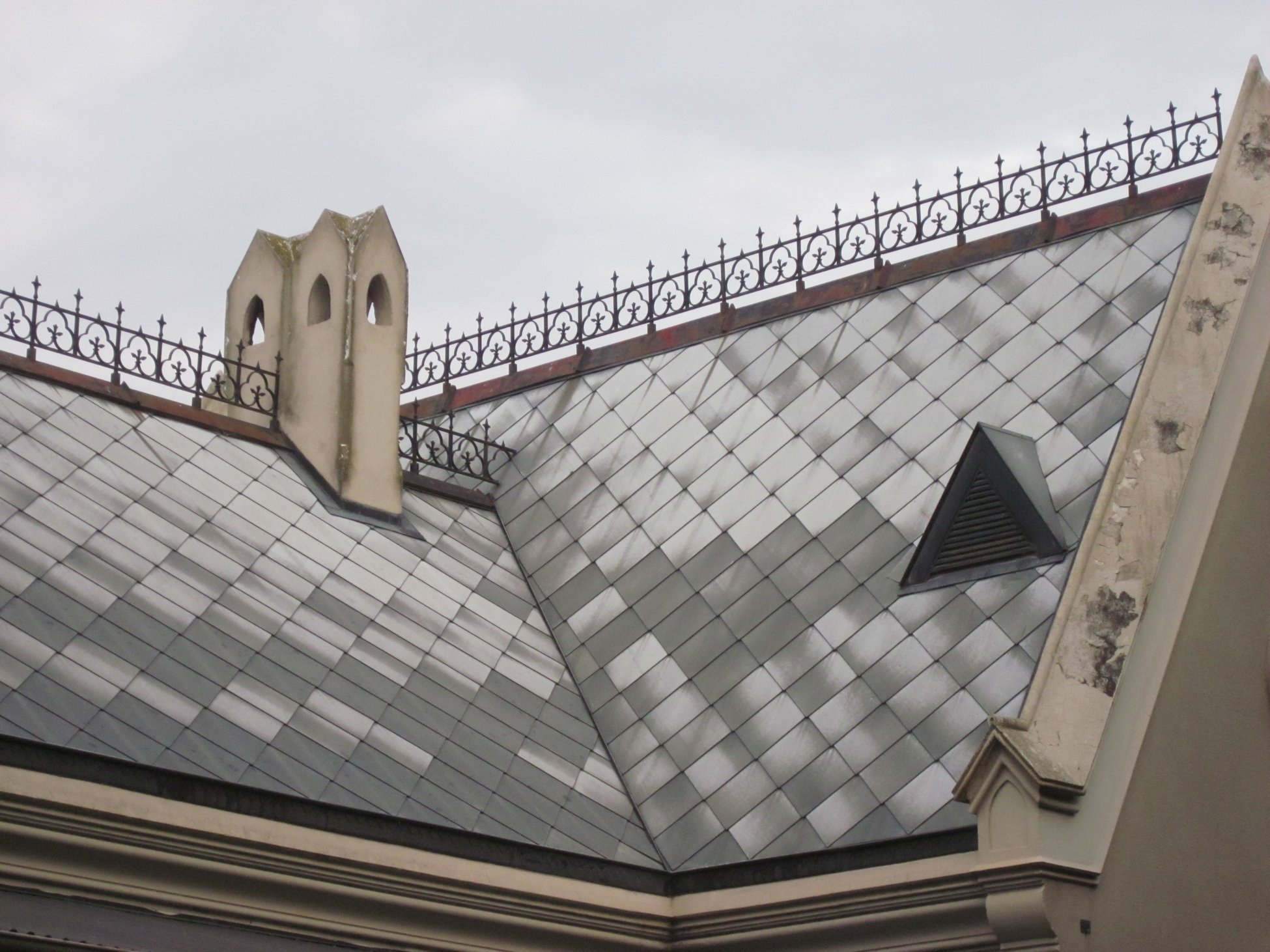 The Benefits of Diamond Shaped Metal Roofing